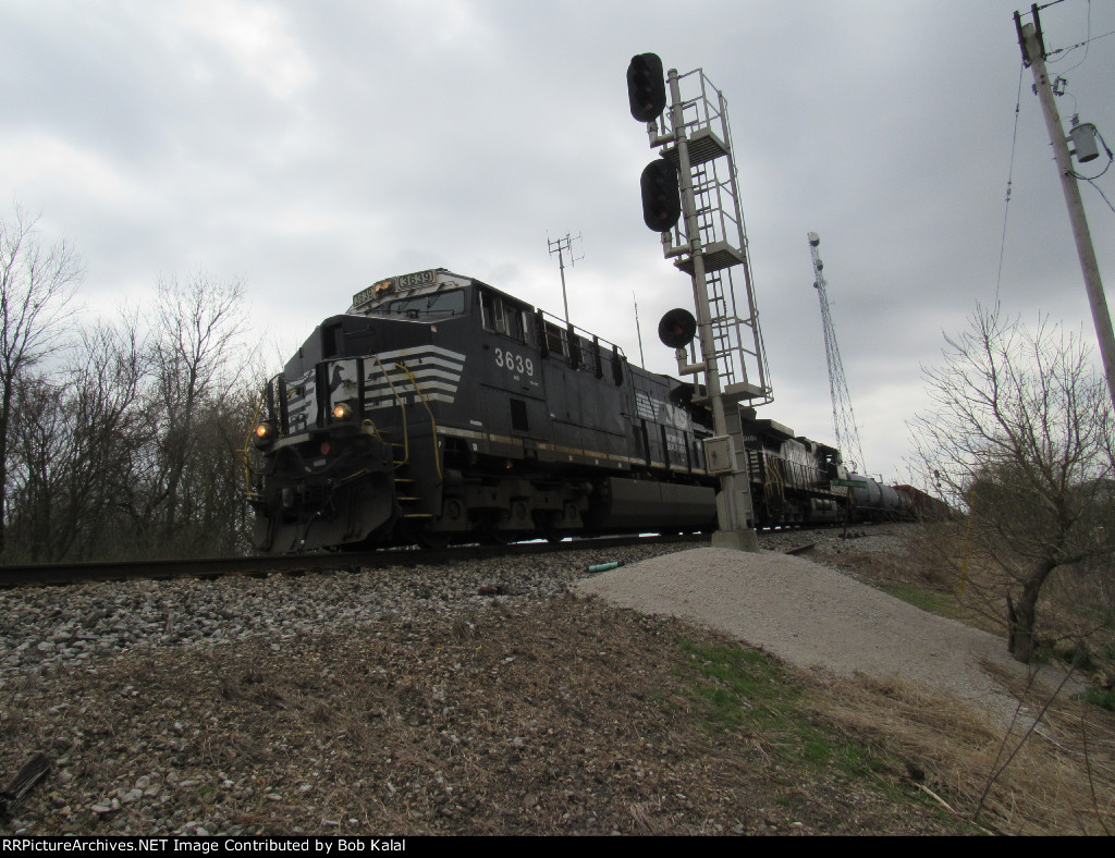 NS 3639 9181 Eastbound over UP